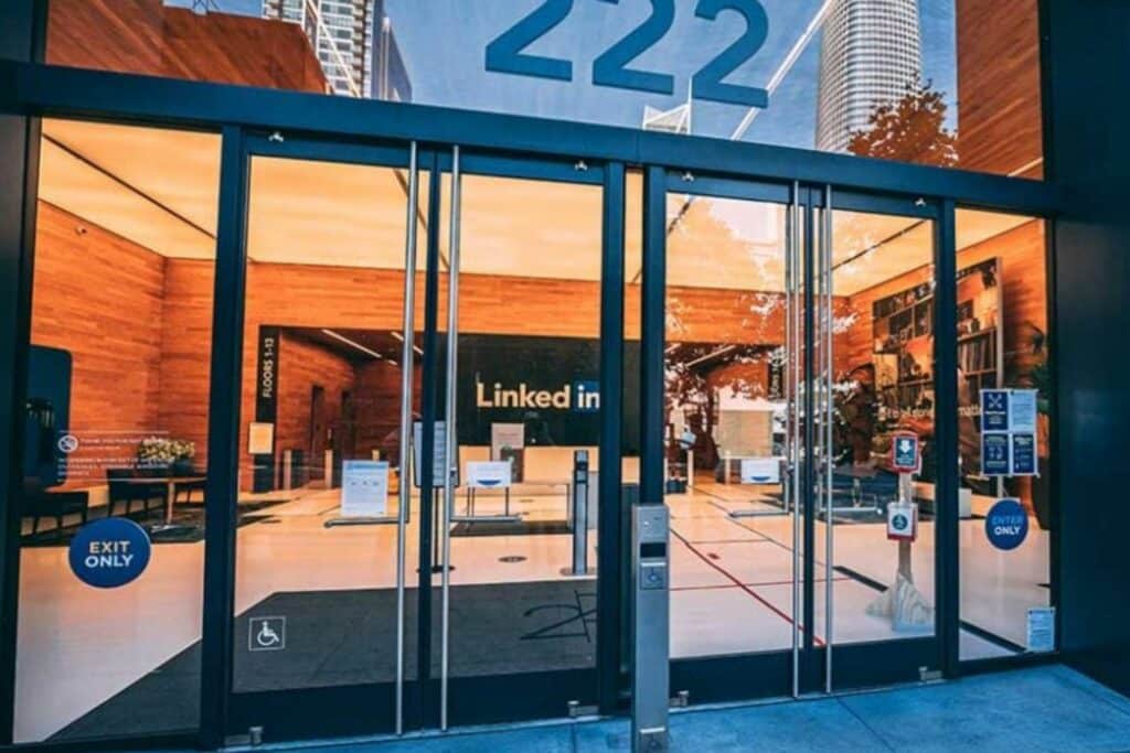 Innovative Door Systems for Modern Commercial Buildings